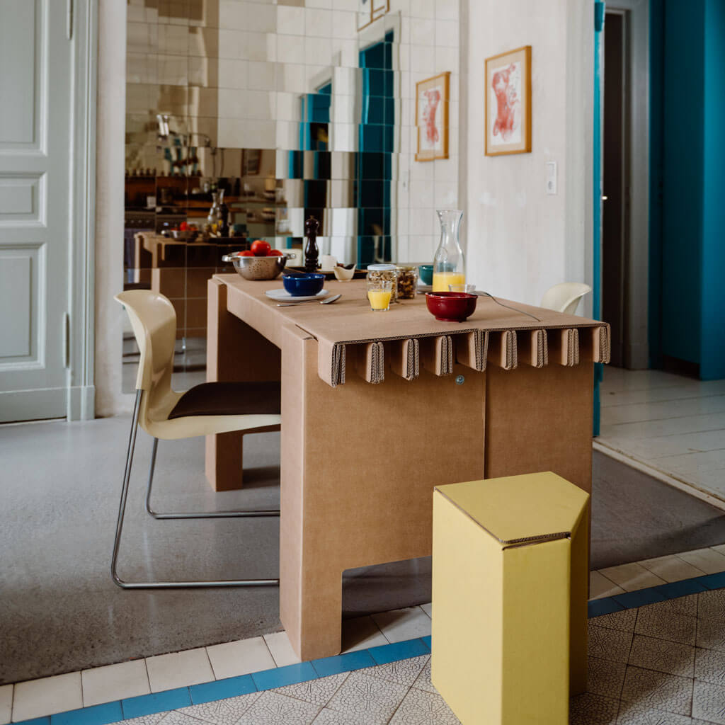 ROOM IN A BOX | GRID Tisch