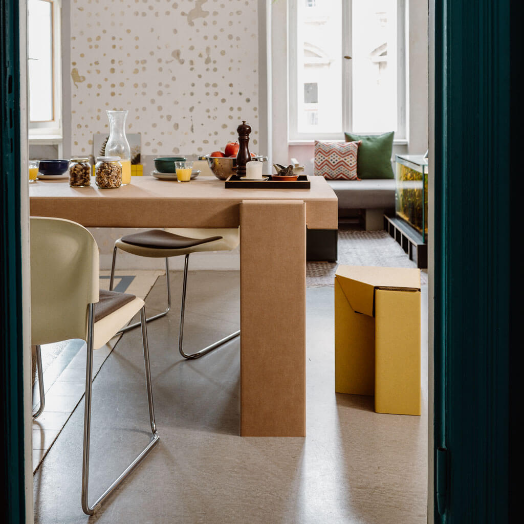 ROOM IN A BOX | GRID Tisch