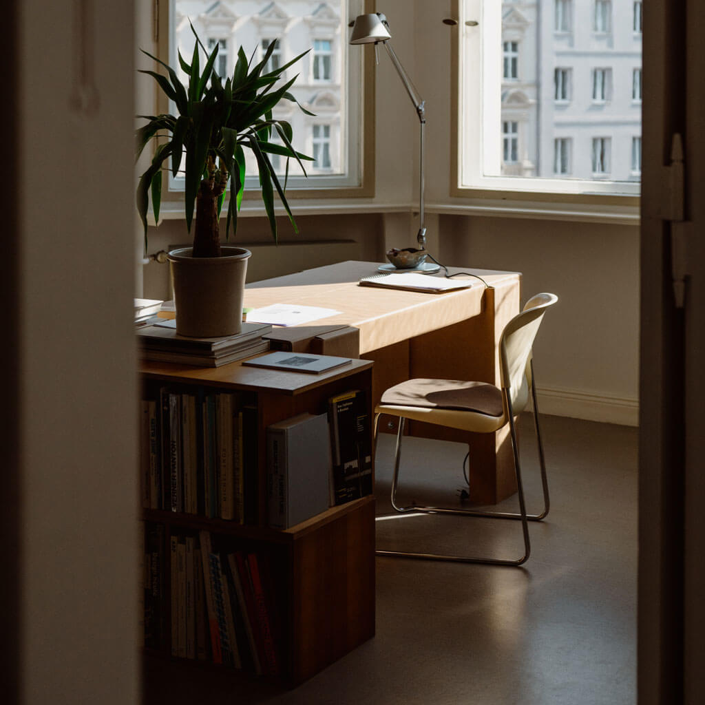 ROOM IN A BOX | GRID Tisch