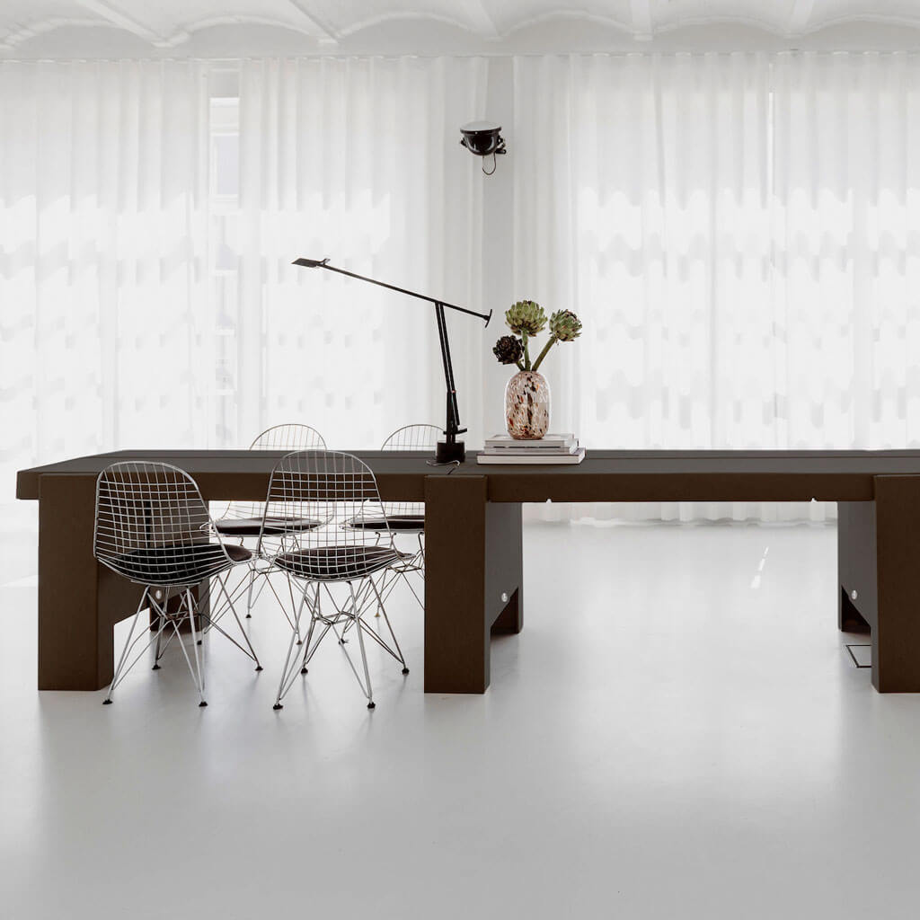 ROOM IN A BOX | GRID Tisch