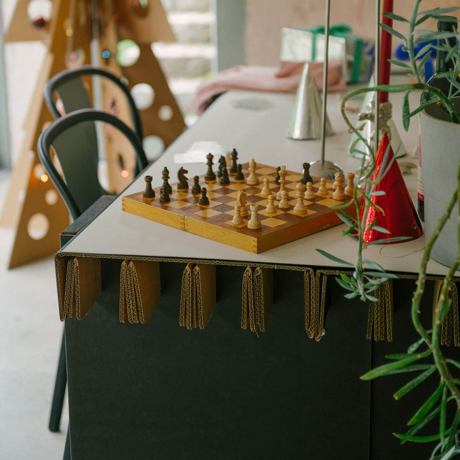 ROOM IN A BOX | GRID Tisch